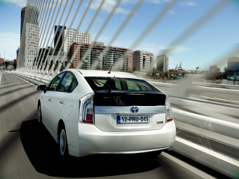 Toyota Prius technical specifications and fuel economy